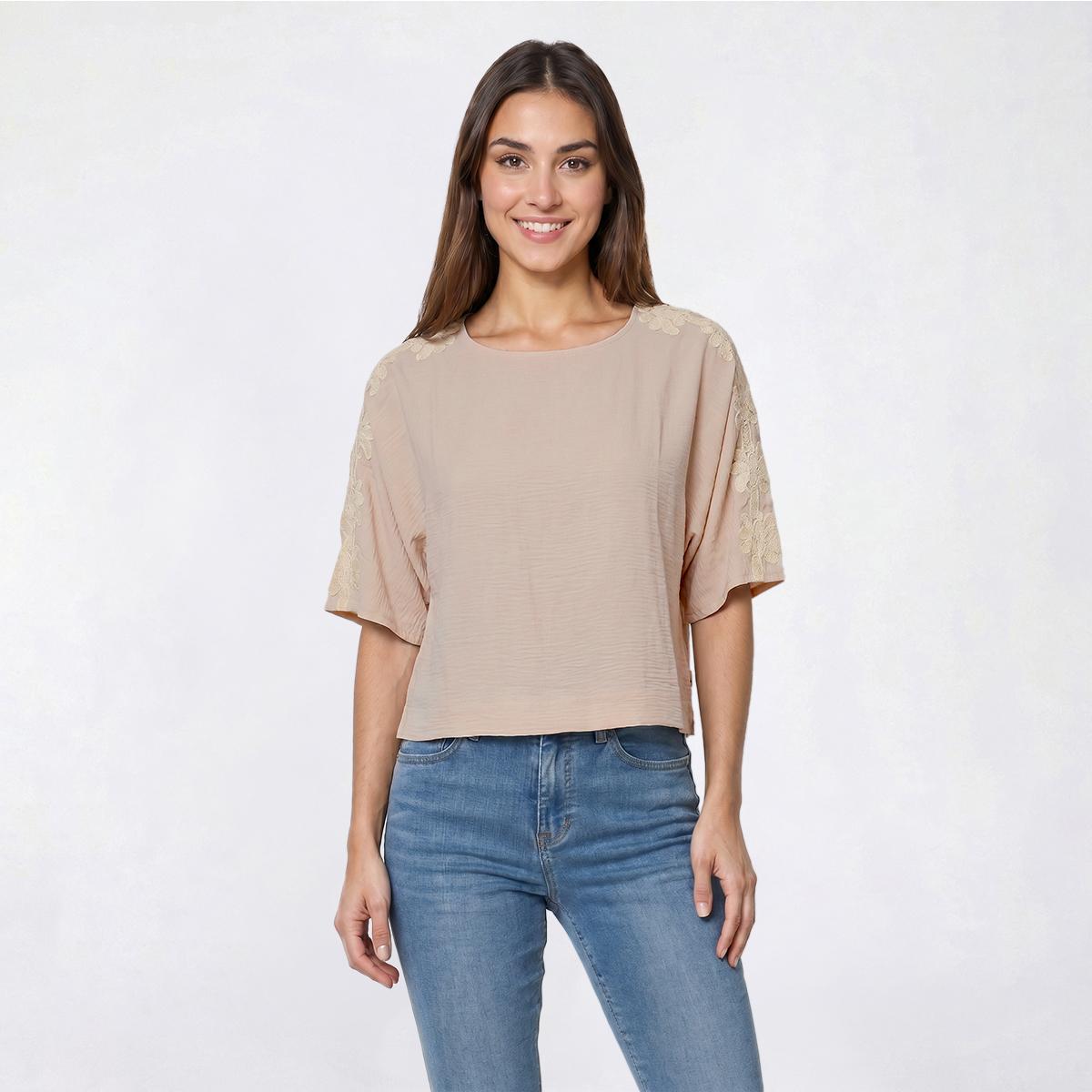 Click here for Womens Adrianna Papell Lace Applique Sleeve Airflo... prices